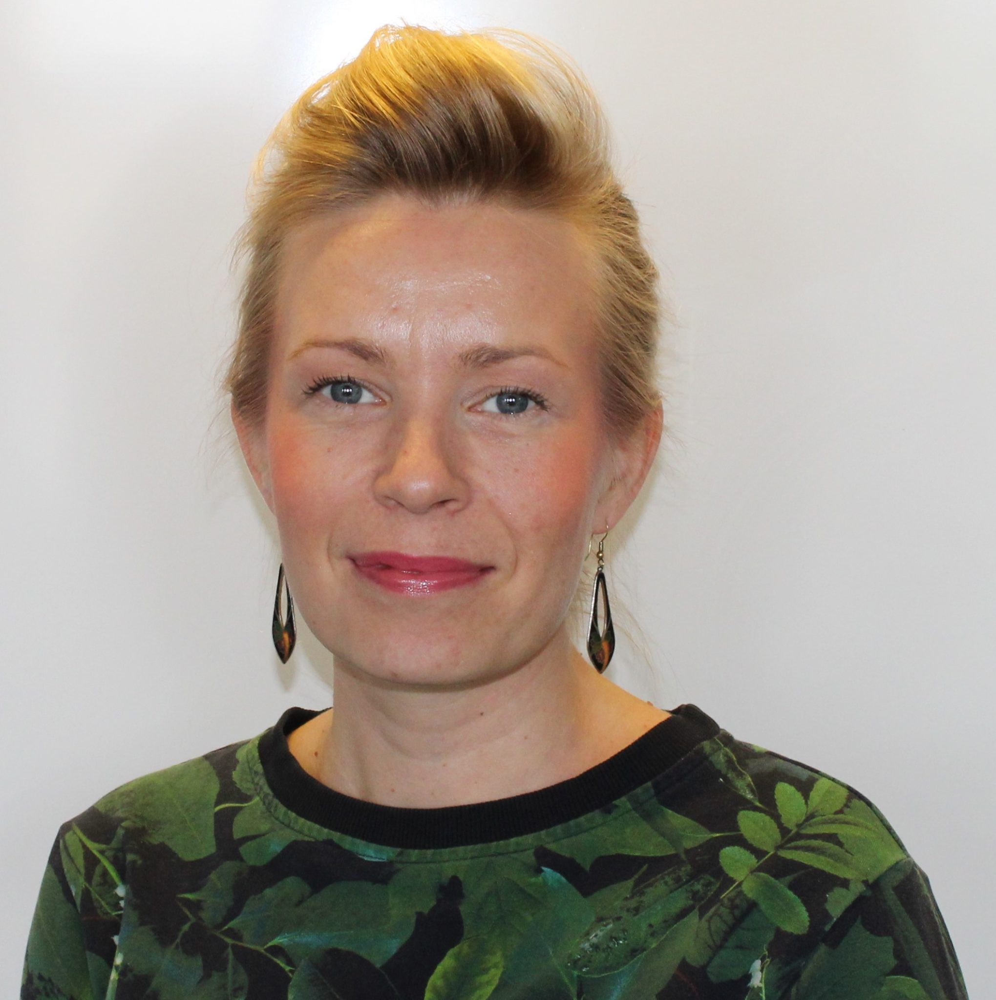 Hanna Väätäinen: Tehokkaasti kieli haltuun ja sitten alkaa elämä? Luku- ja kirjoitustaidon ...